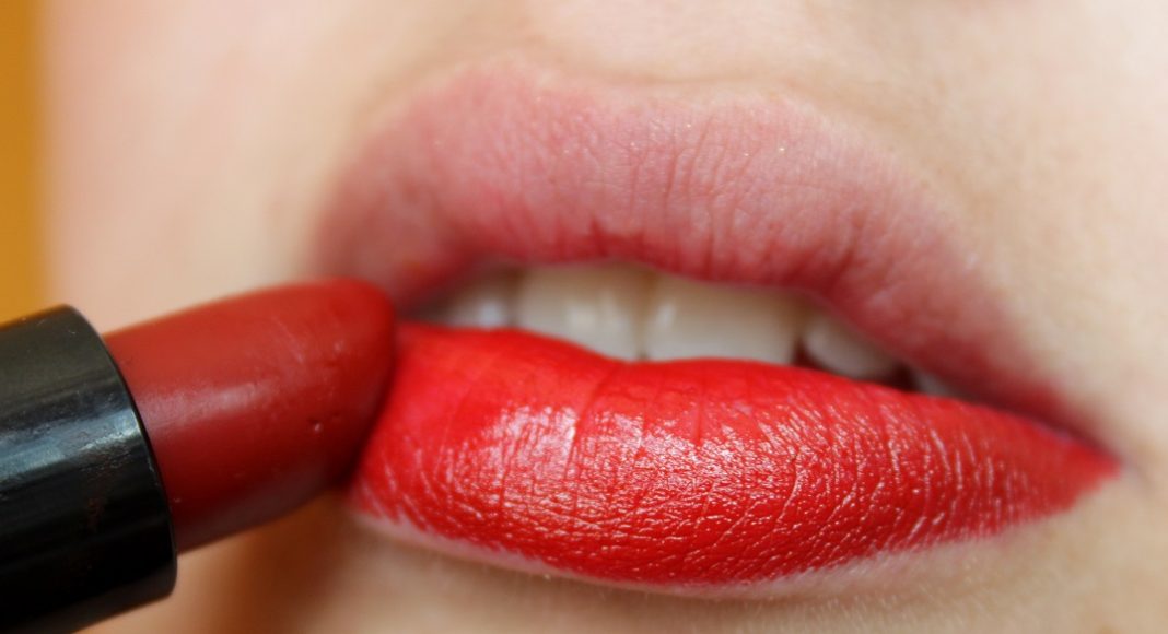 Bibir Kering, Lebam Berbirat, Sapu & Gosok Perlahan Campuran Serbuk ...