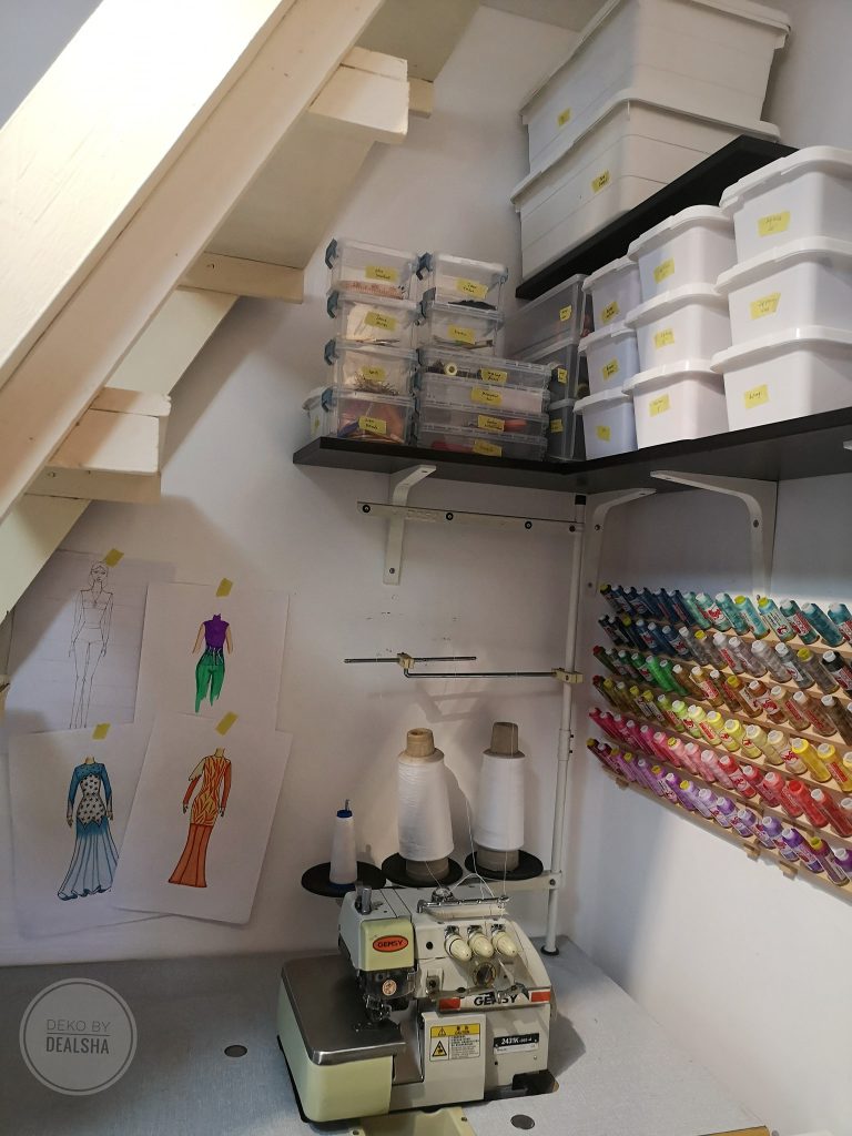 Makeover Bilik Baju Jadi Ruang Menjahit, Meja Lipat Mudahkan Potong Kain