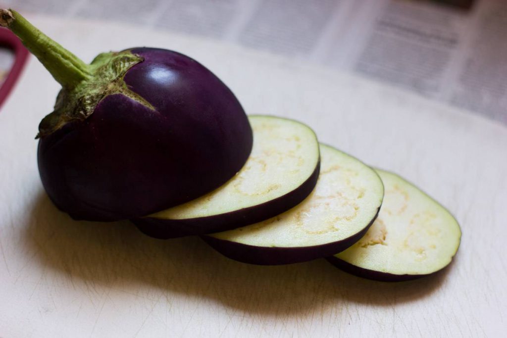 Gaul Dengan Tepung Gandum SEBELUM Goreng, Rahsia Ikan Bilis Kekal ...