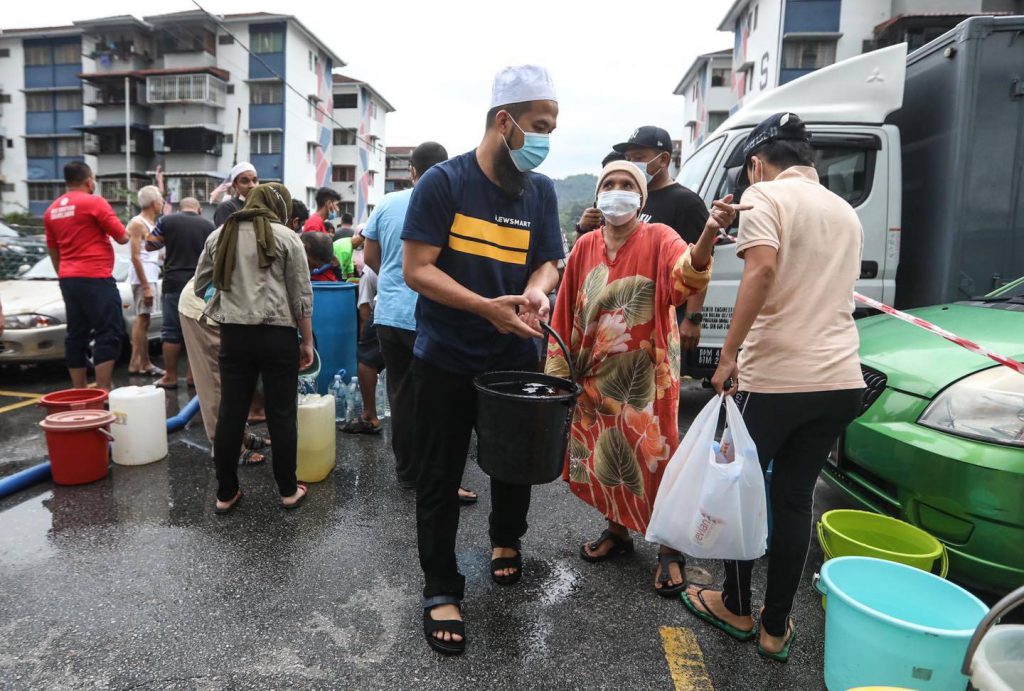 Ebit Lew Beli Air 2 Lori, Agih Pada Tempat Terkesan Masalah Air