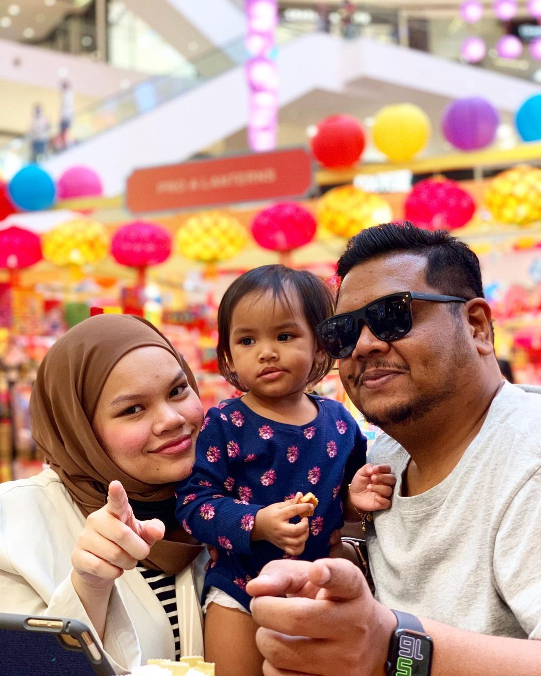 “Syukur, Bidadari Selamat Melahirkan Seorang Puteri” Angah Raja Lawak