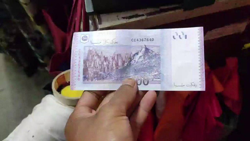 Lelaki Ini Kongsi Kenalpasti Duit RM100 Palsu, Kena Hati-Hati Jangan ...