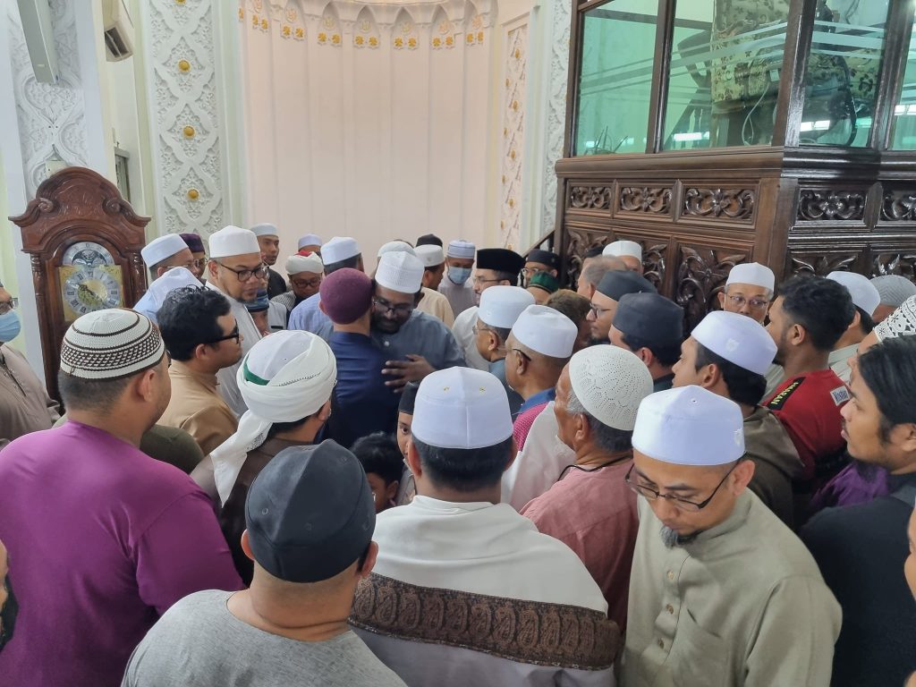 Yang Kekal Hanyalah Allah, Selautan Manusia Hadir Untuk Solat Jenazah ...
