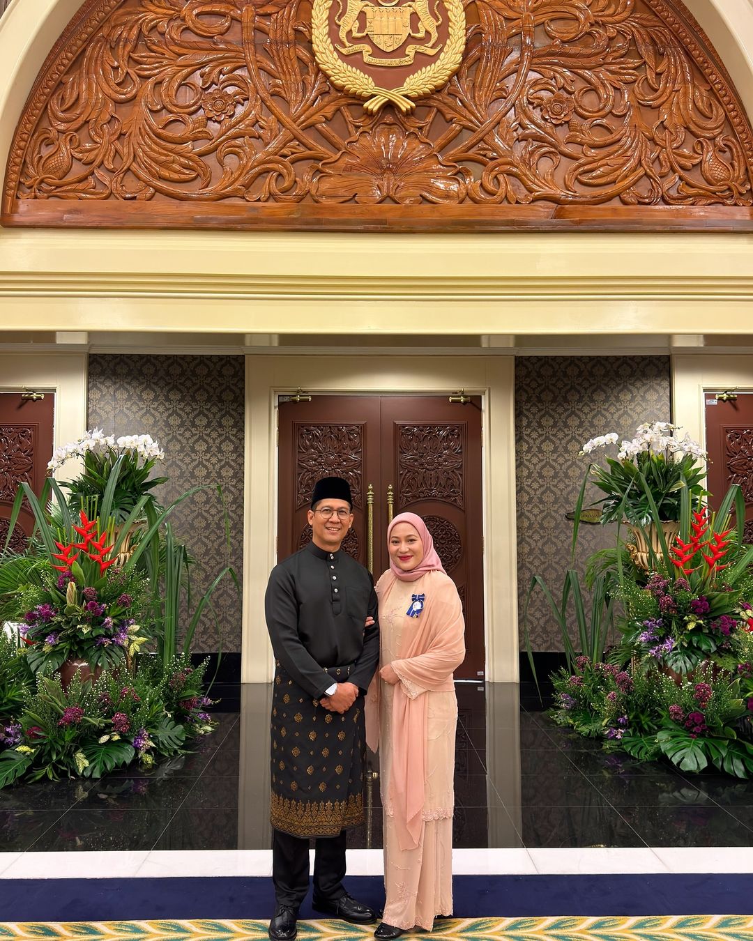 Isteri terima Pingat Pangkuan Negara, ramai puji kejelitaan isteri ...