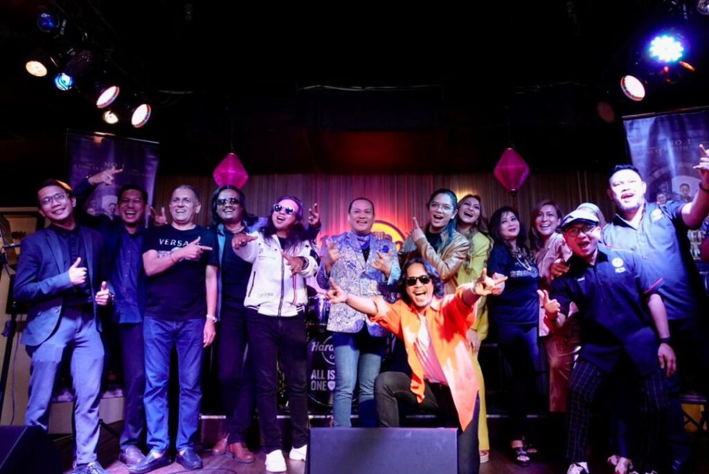 Ikut Resepi Arwah Maknya, Wanita Ini Dedah Cara Buat Lepat Bunga Cica ...