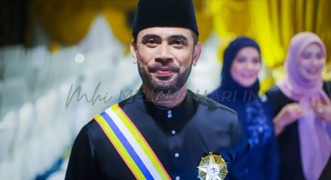 Remy Ishak kini bergelar Datuk. Anak jati Melaka terima pengiktirafan