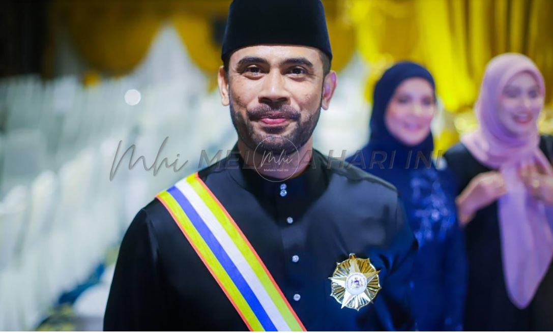 Remy Ishak kini bergelar Datuk. Anak jati Melaka terima pengiktirafan ...